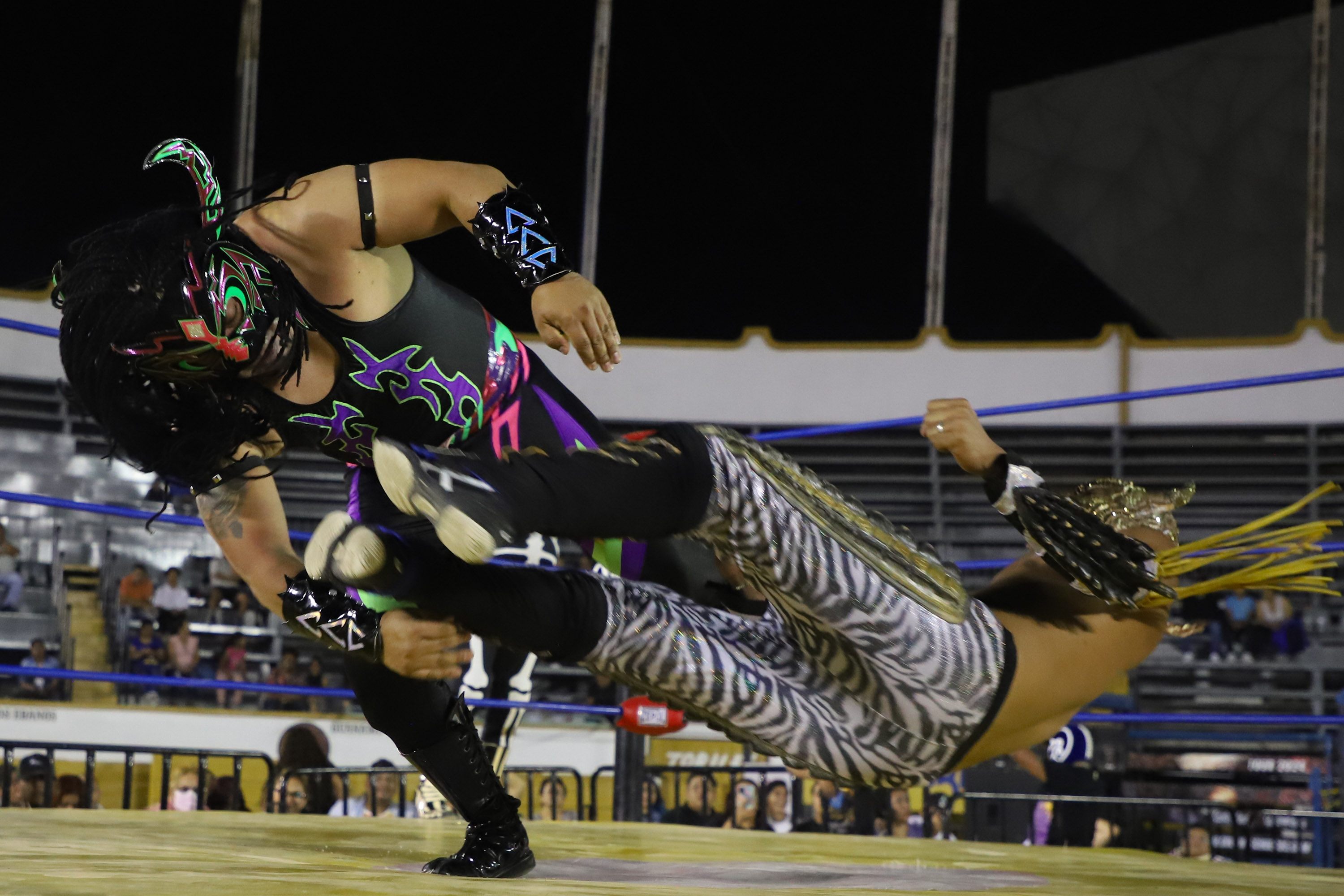 Vive la intensidad de la Lucha libre en el Teatro del Pueblo ...